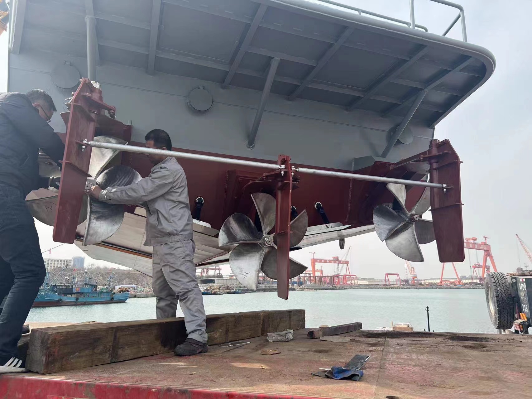 How to Choose the Right Boat Thruster - TSD